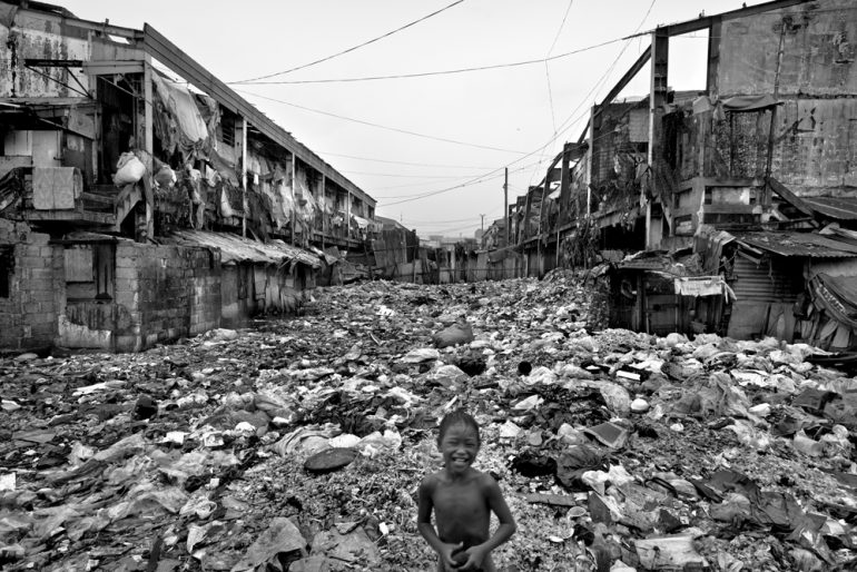 Slums in Manila - Leben zwischen Müll und Verstorbenen | xPlicitAsia